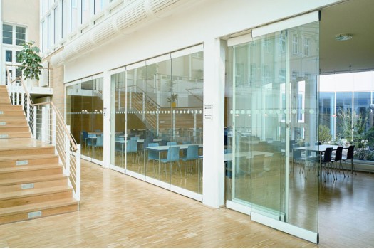 portfolio-post-modernfold-glass-move